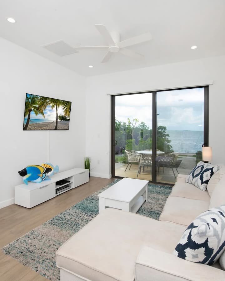 Cozy Canal Stay - Cayman Islands