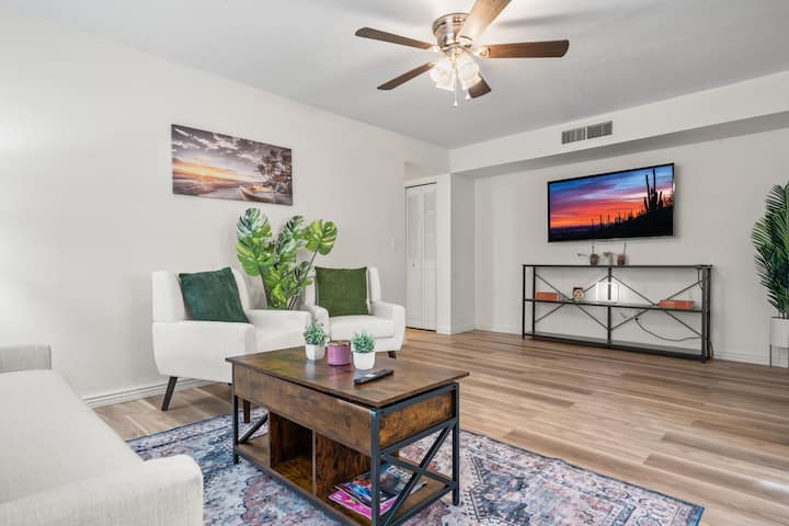 Cozy Pet Friendly Townhome W/ Pool - Tucson, AZ