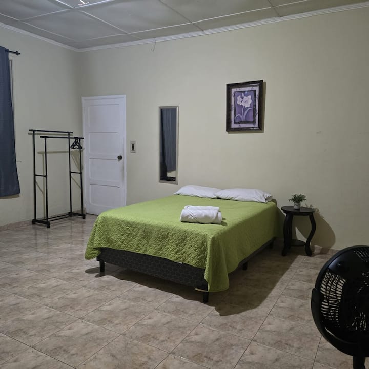 Hostal Casa Luna
Hab. Económica - Santa Ana