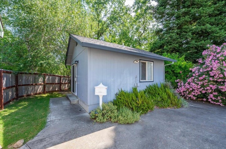 Private Guest Suite/4 Mins To Bethel/laundry Wifi - Redding, CA