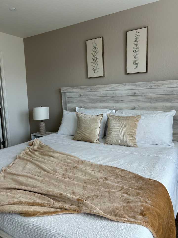 Airbnb Mins From Mercy Med Hospital And Uc Merced - Merced, CA