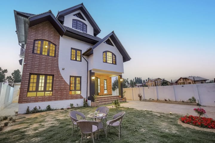 4br Lux Srinagar Villa | 10 Mins From Airport - Srinagar