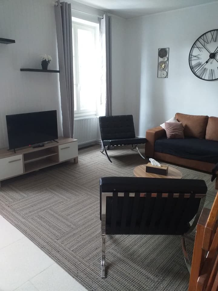 Trés Bel Appartement Face Au Château 2 Ch. 4 Pers. - Sedán