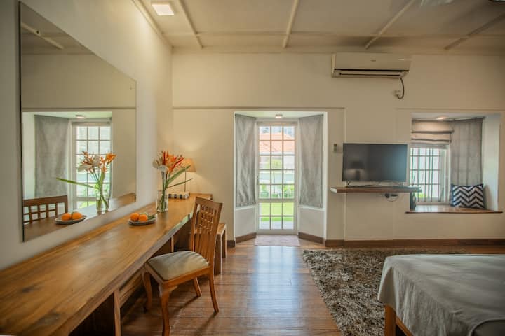 Colombo Home - Master Suite & Balcony - Colombo (Sri Lanka)