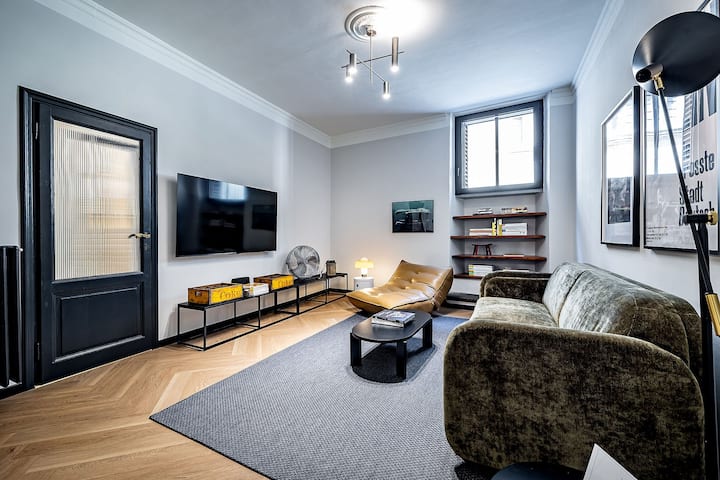Stylish 6‑guest Designer Flat | Santa Croce - Florencia