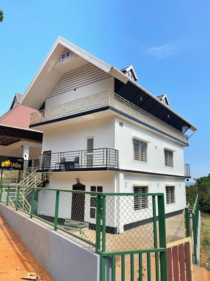 Casa Valley Pool Villa - Munnar