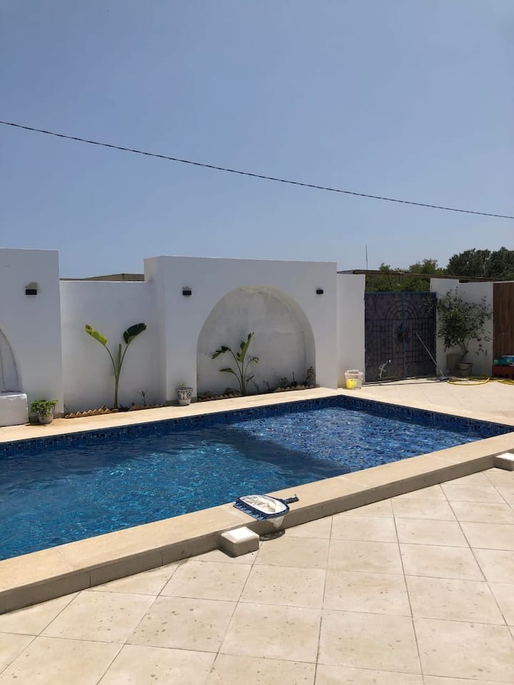 Villa à Kerkwen Avec Piscine! - تونس
