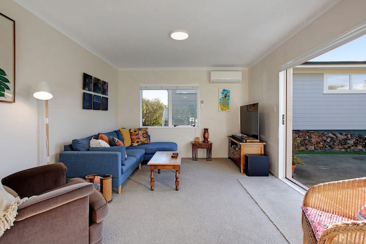 The Peninsula Riverside Abode With Garden Views - Auckland