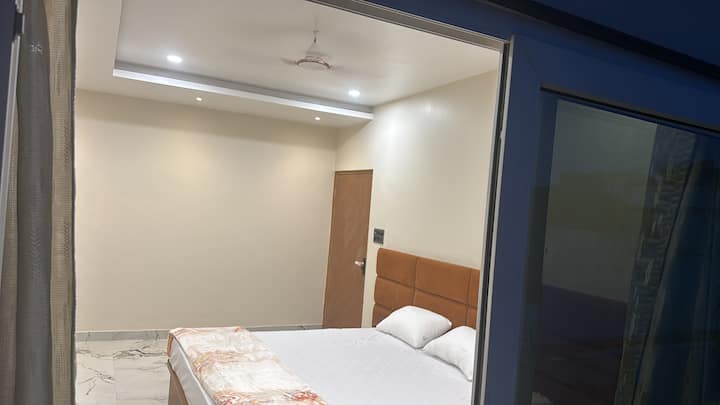 Nandi Niwas I Luxury Stay Near Sankat Mochan - India