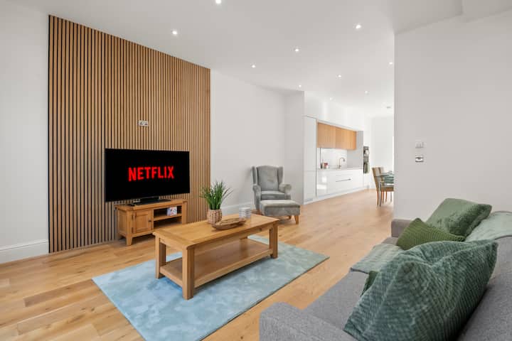 Modern 4br Home, Ideal For Long Stays & Relocation - Dorking