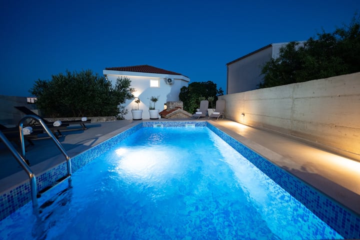 Holiday Home Tika's Blue With Private Pool - Mandre