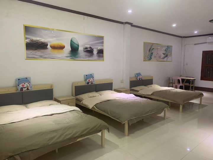 万象绝佳的家庭房和青旅床位房 - Vientiane