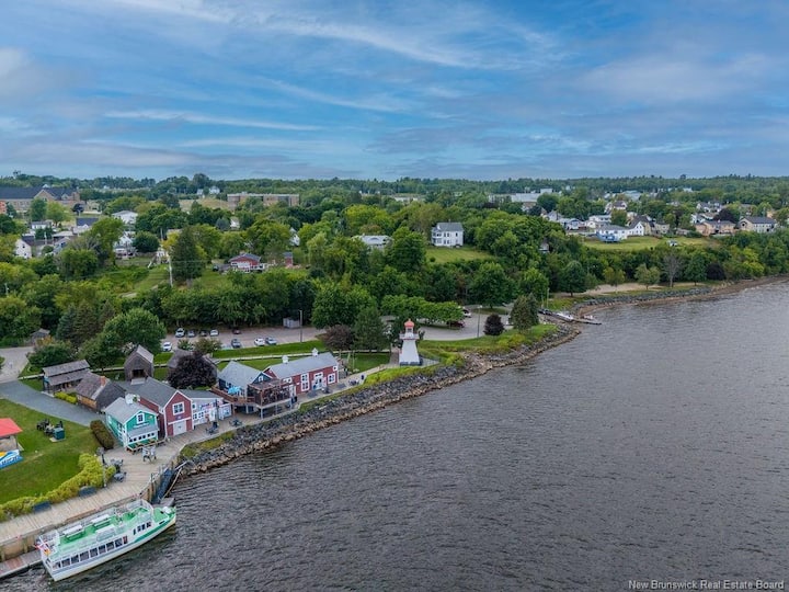 Historic Downtown Miramichi Vibes - By The Water! - Miramichi