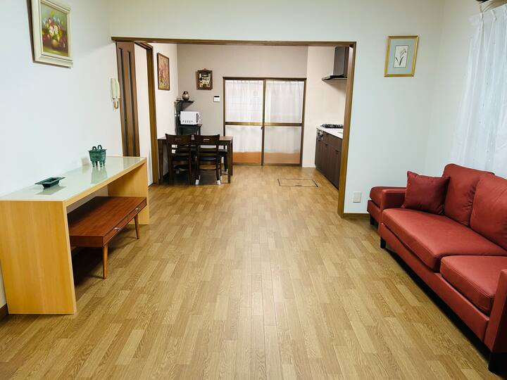 静かな住宅街の民泊です。名古屋駅まで4.6キロ、総合スーパーまで350m、家の真ん前2台無料駐車場 - Nagoya