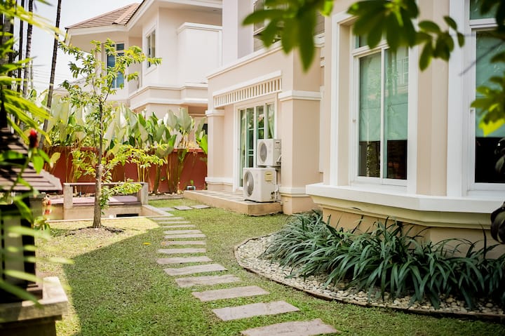 Spacious And Cozy 4br Home - Chiang Mai