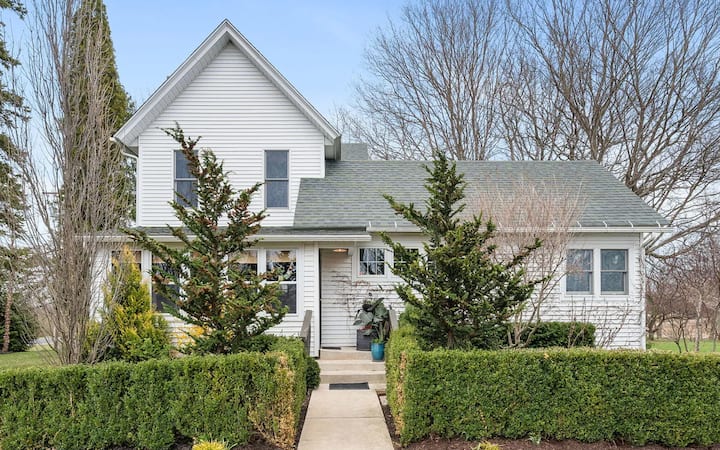 Relaxing Farmhouse Retreat W/ Hot Tub - saugatuck, MI
