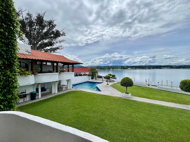 Villa ParadisÃaca: Lago-alberca - Tequesquitengo