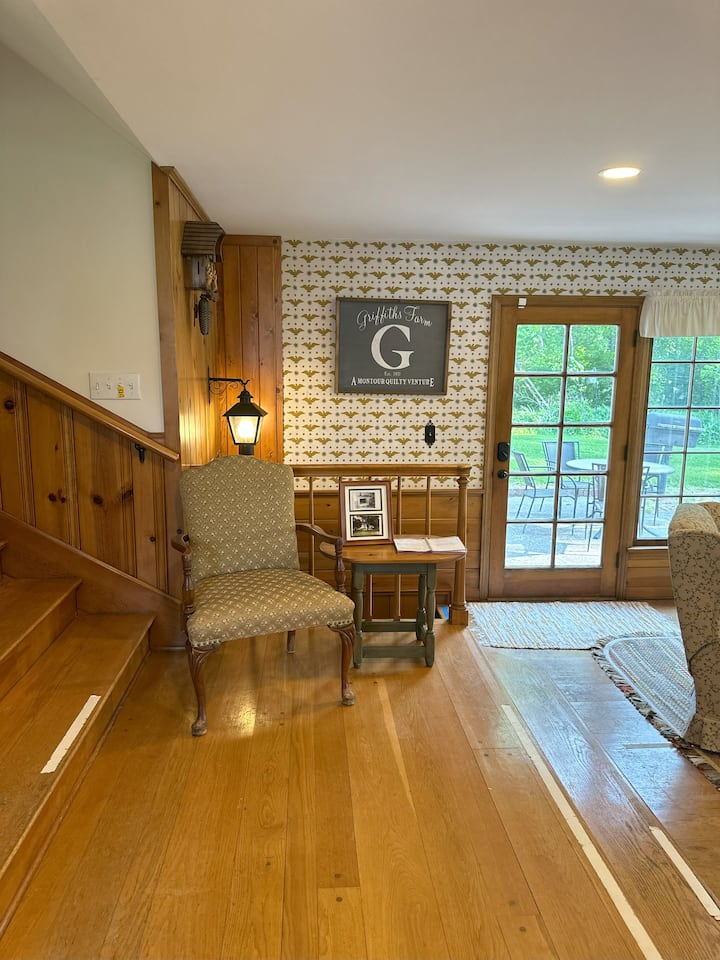 Charming Hudson Farmhouse - Peninsula, OH