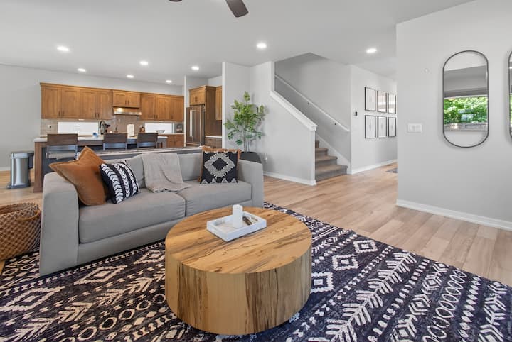 Redmond Retreat: Easy & Bright - Redmond, OR