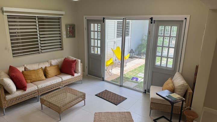 New 4 Bedroom Cottage Near Devon House - Kingston