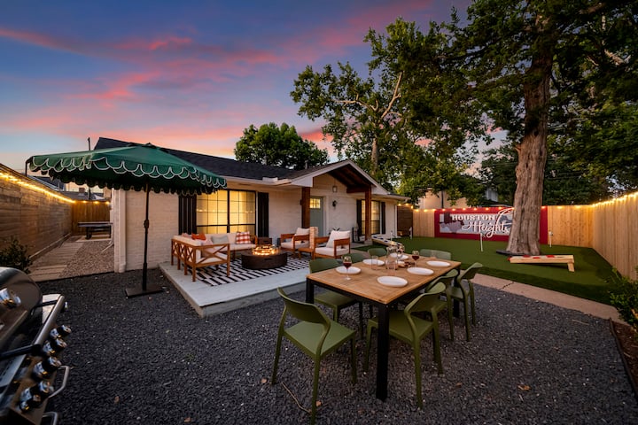 Lux Speakeasy Arcade | Hot Tub | Mini-golf  | Bbq - Houston, TX