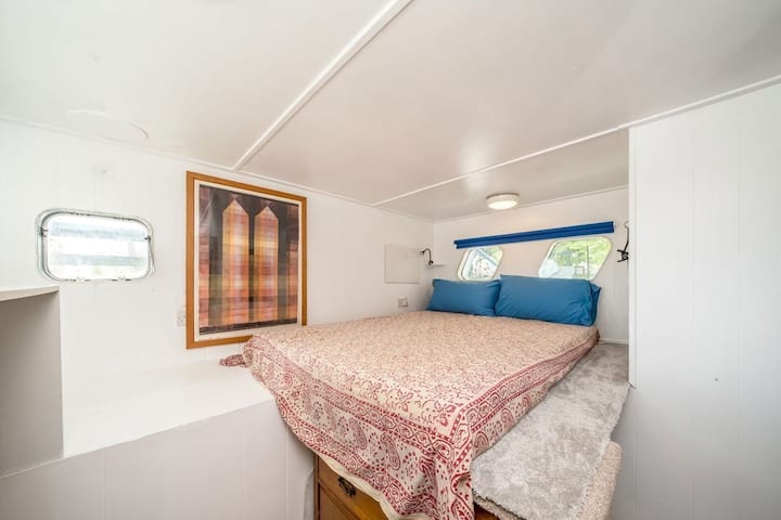 The Captain's Cabin - London