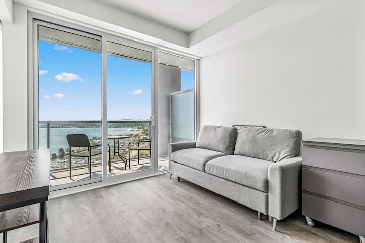 Stylish 1br + Den Condo In Heart Of Barrie - 巴里