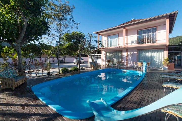 Casa Em Bombinhas/sc - Porto Belo