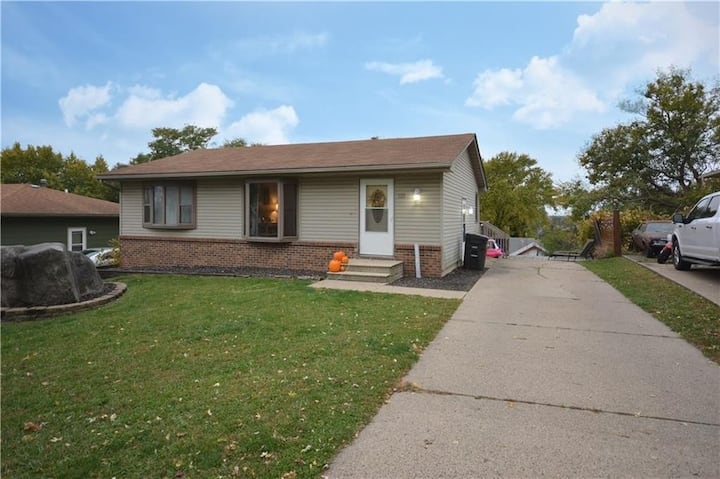 By State Fair 5 Bedrooms 2 Baths - Iowa State Fair