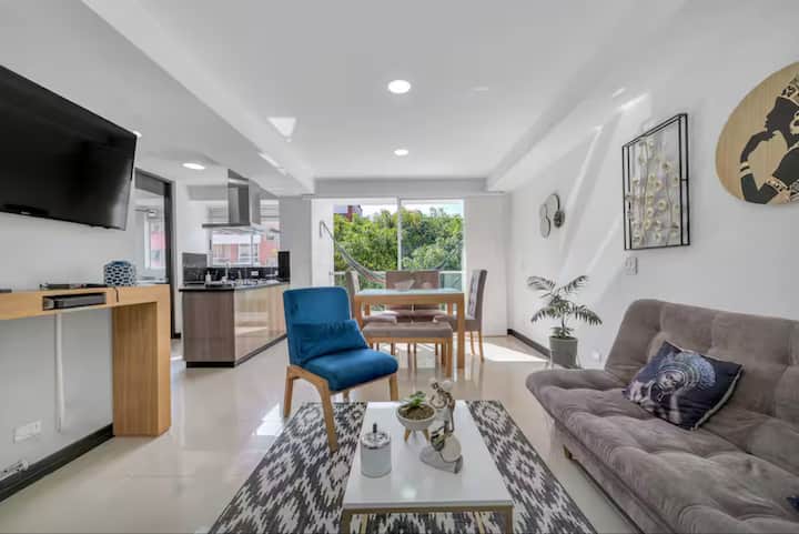 Modern Apartment With Jacuzzi And View - Medellín, Colombia