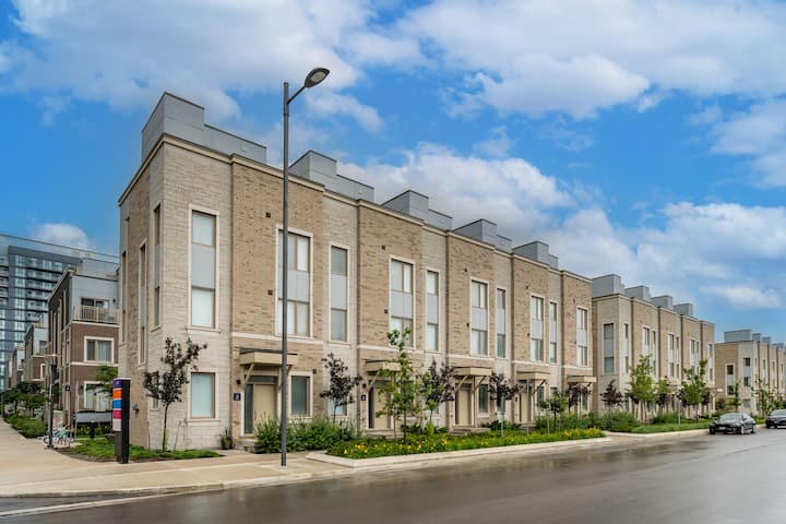 Luxury Townhouse In Vaughan - Toronto