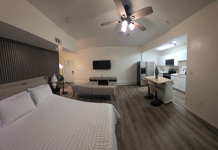 Beautiful Suite - Brentwood, CA