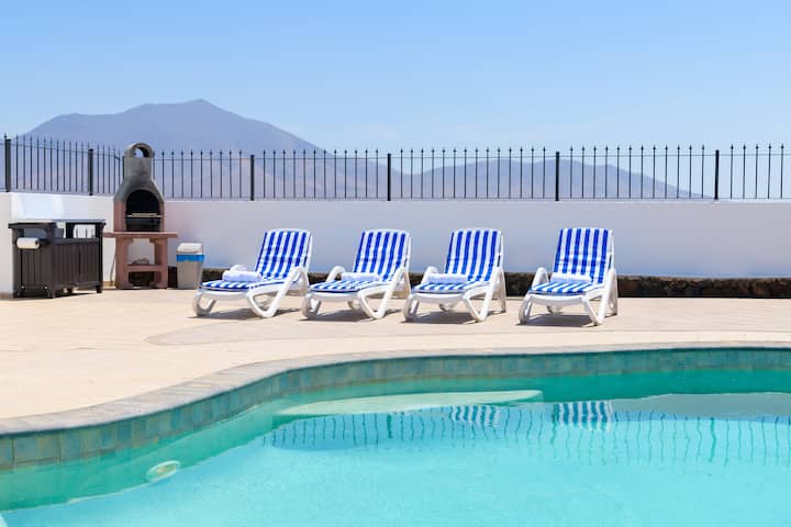 Beautiful Villa Linda-heated Pool - Wi-fi & Sky Tv - Playa Blanca
