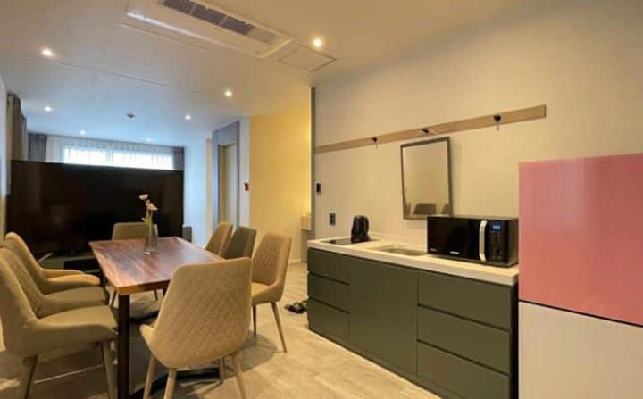 넓은 객실과 인덕션이 있는 대형파티룸 맨션6호텔, Ott 6종 무료시청 - 慶州市