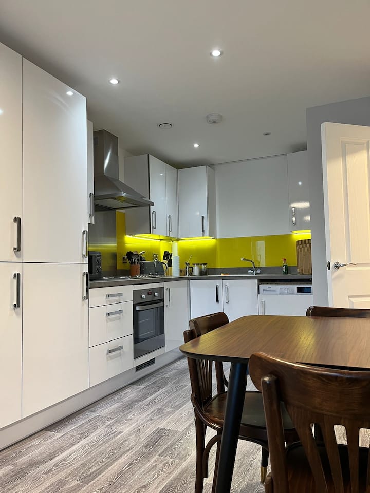 Your Home In Guildford's Heart - イギリス ギルフォード