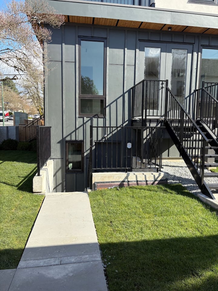 Private Comfy 2br Suite Near Yvr - Vancouver