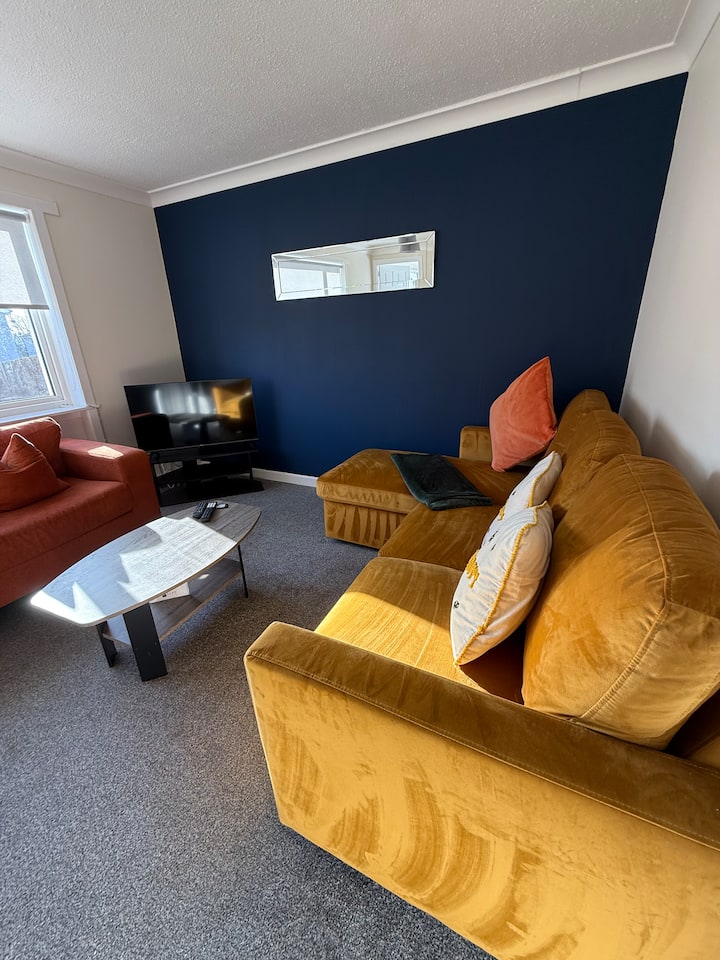 Spacious Four Bedroom House - Livingston