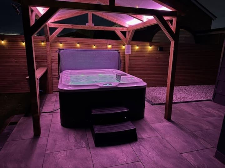 Oakwood Farm Pod 2 - Cheshire