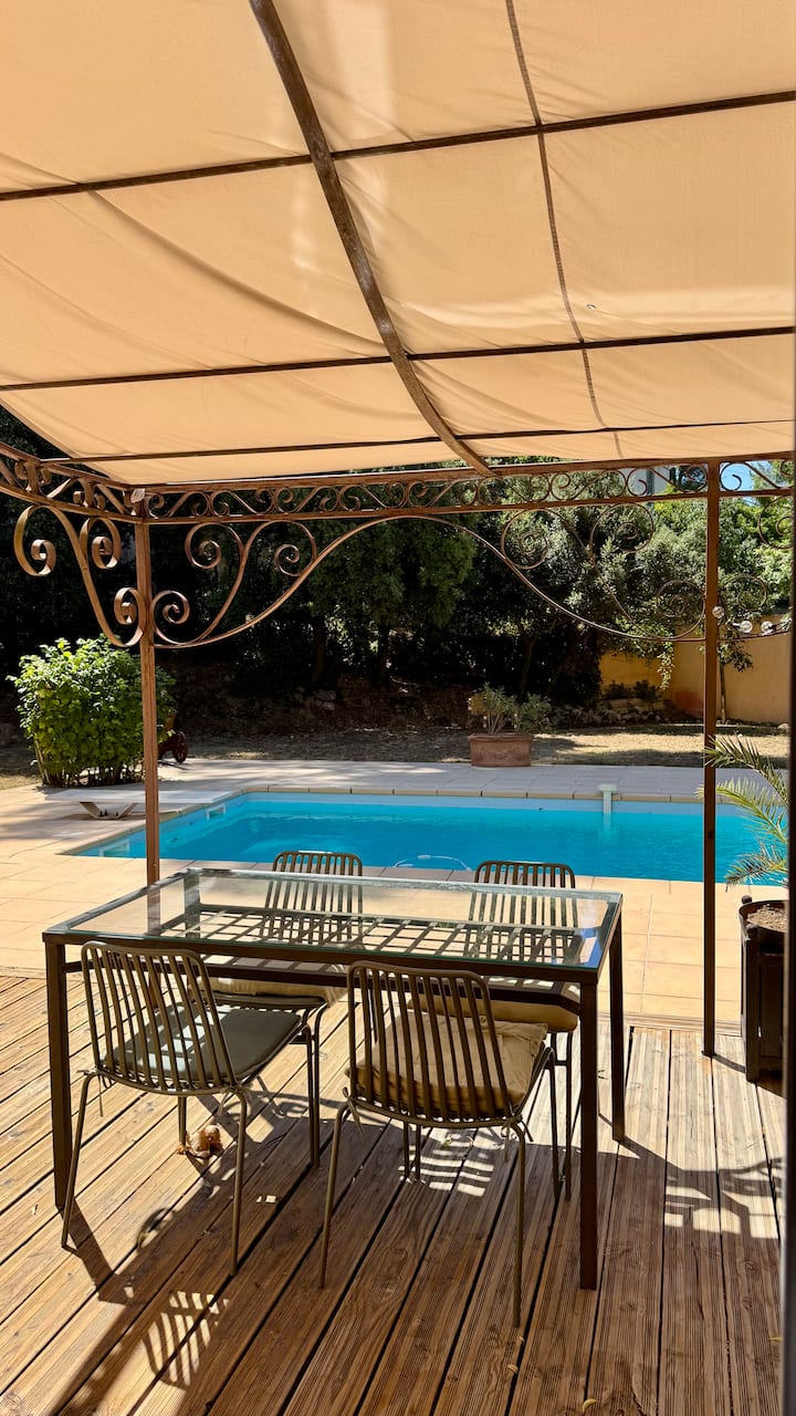 Villa Paisible Dans Le Sud Avec Piscine - Marsella, Francia