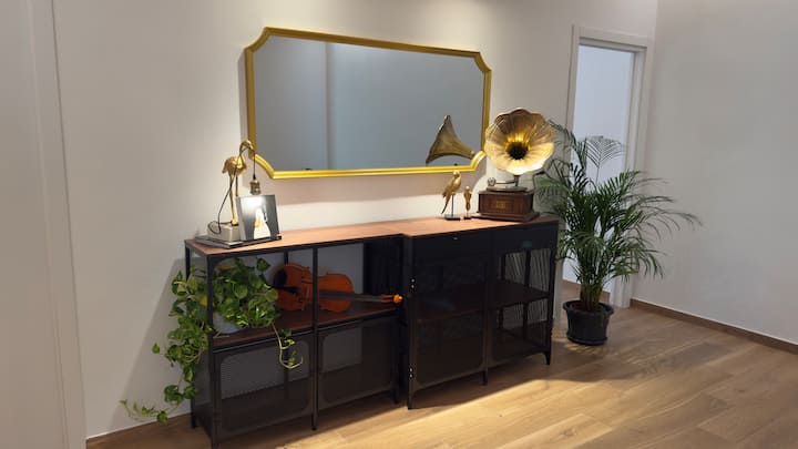 Reina 32 Vi Dà Il Benvenuto - Cagliari