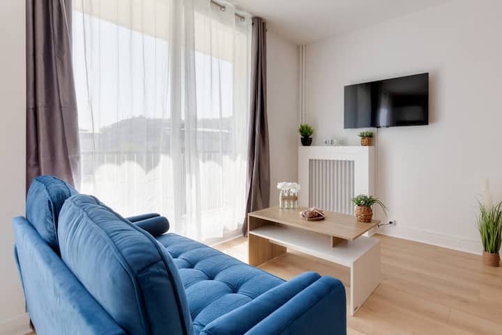 Studio à Versailles 
Proche Château Et Accès Paris - Versailles