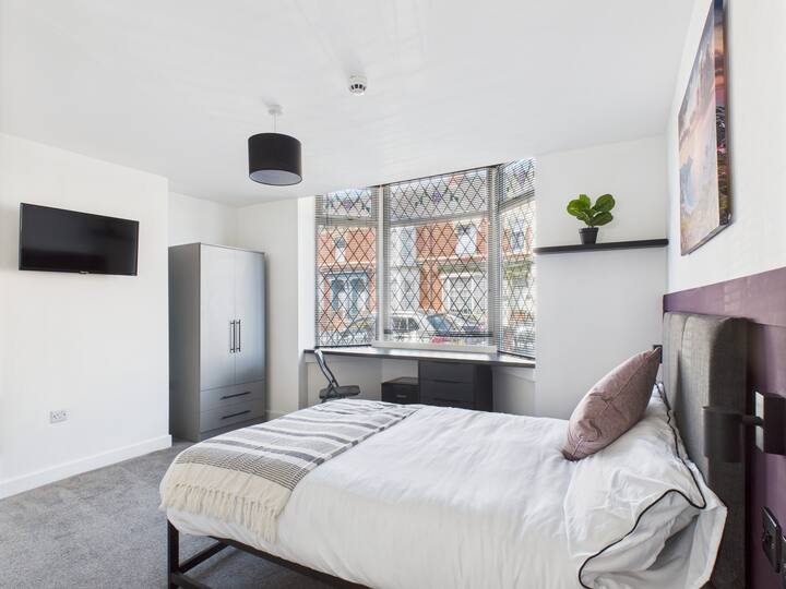 Six Bedroom Home With En Suites - Stockton-on-Tees