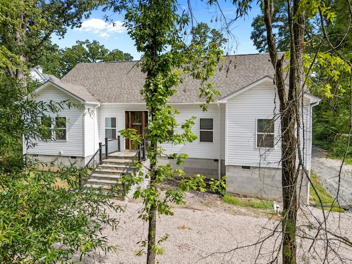 Elegant & Cozy Newly Built Home. Amazing Location! - Chapel Hill, NC