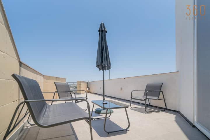 Beautiful 4br Penthouse With Large Terrace W/wifi - Malta