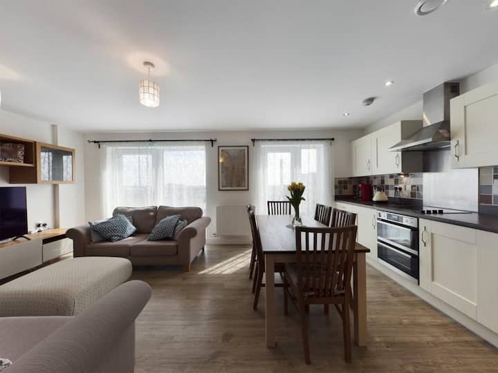 Image Court - With Free Parking - Romford