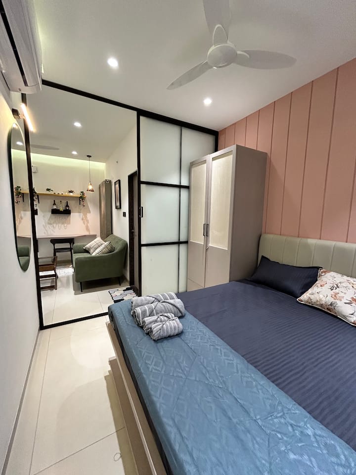 Peaceful 1bhk Studio For Couples & Professionals - Indore