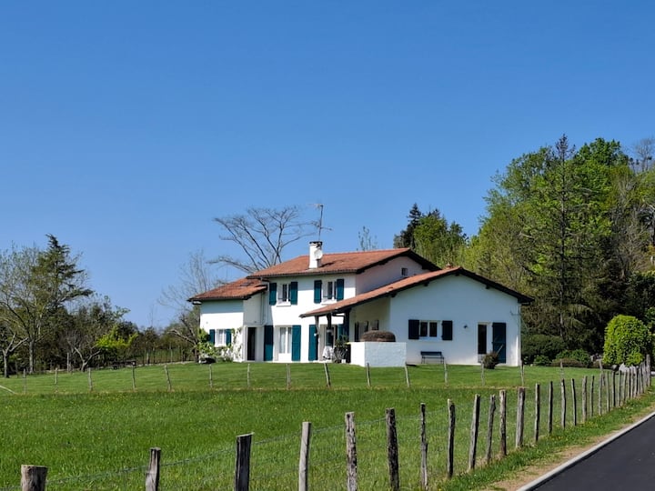 Maison D'hôtes Lascaray - 바욘