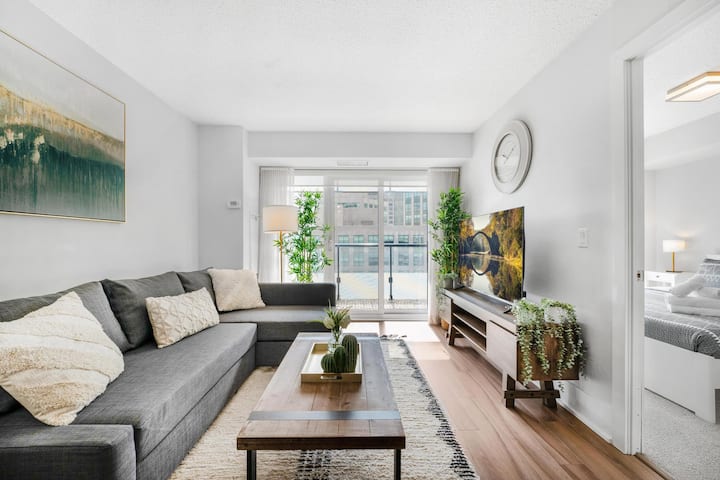 City Living Next To Cn Tower + 1 Free Parking - Toronto