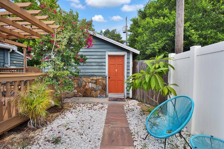 Sunshine Flat&nbsp;Hideaway - St. Petersburg, FL