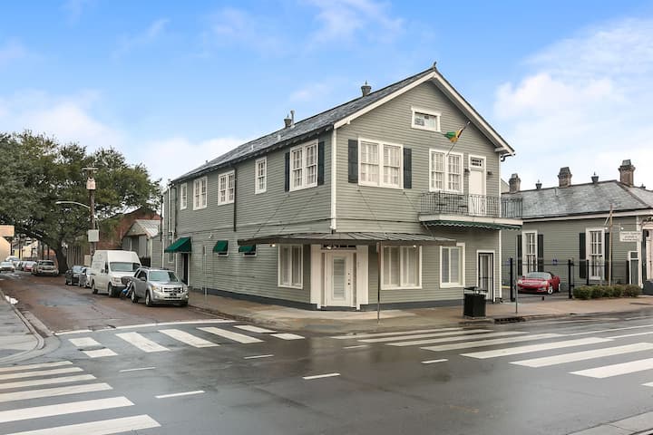 Six Bedroom Balcony Townhouse - New Orleans, LA
